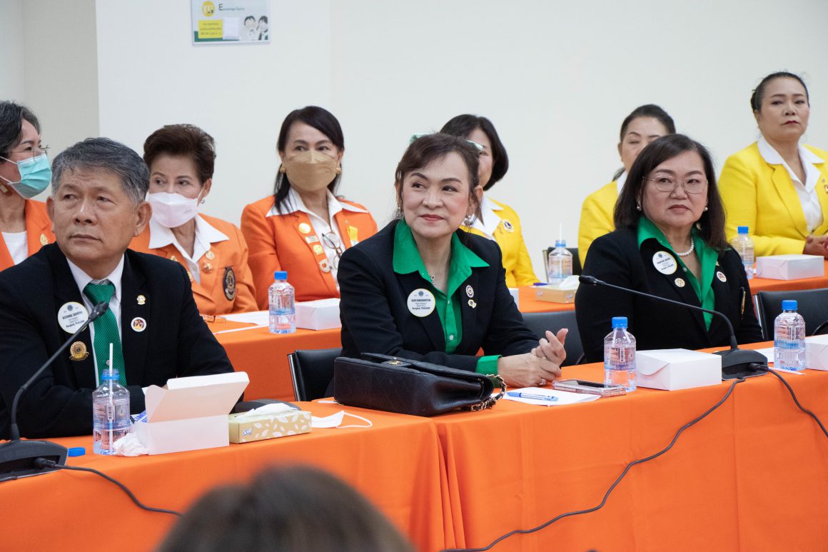 จดหมายข่าว รพ.มทส. : สโมสรไลออนส์บริจาคเครื่องไตเทียม (Hemodialysis ...