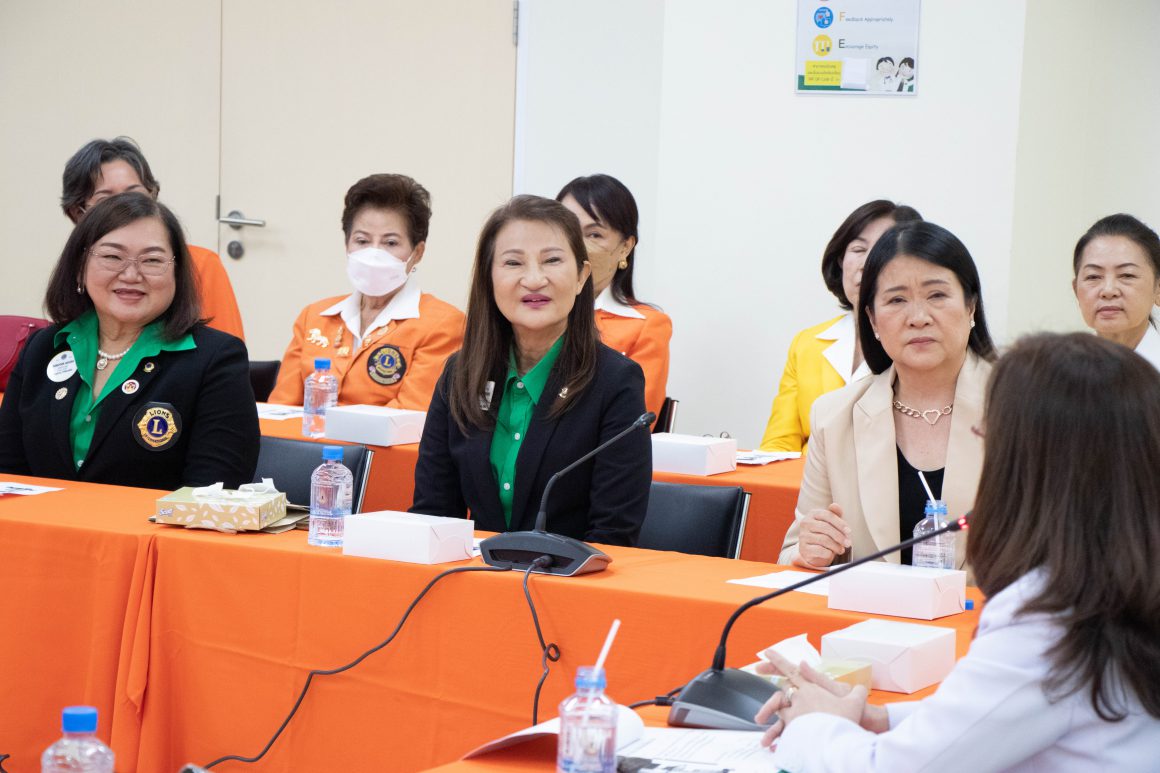 จดหมายข่าว รพ.มทส. : สโมสรไลออนส์บริจาคเครื่องไตเทียม (Hemodialysis ...